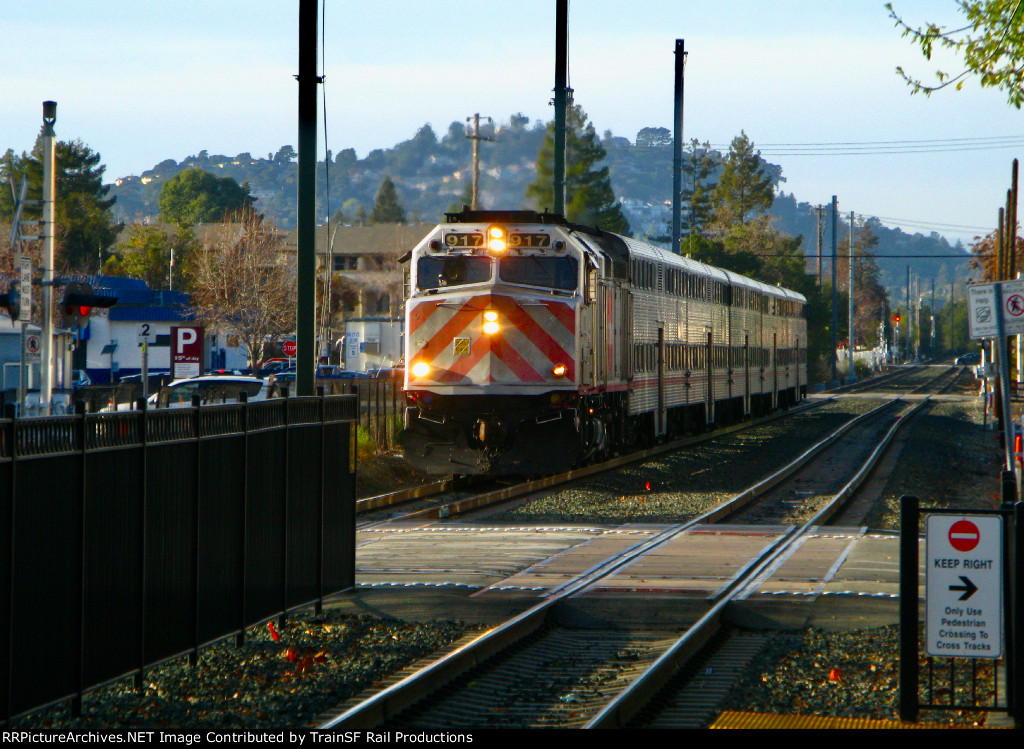 JPBX 917 Leads Caltrain 252